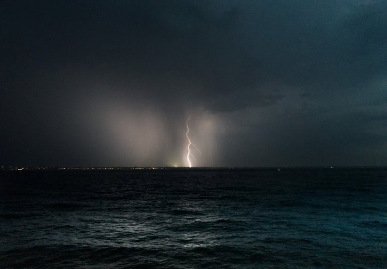 45 Amazing Pictures of Lightning - The Photo Argus