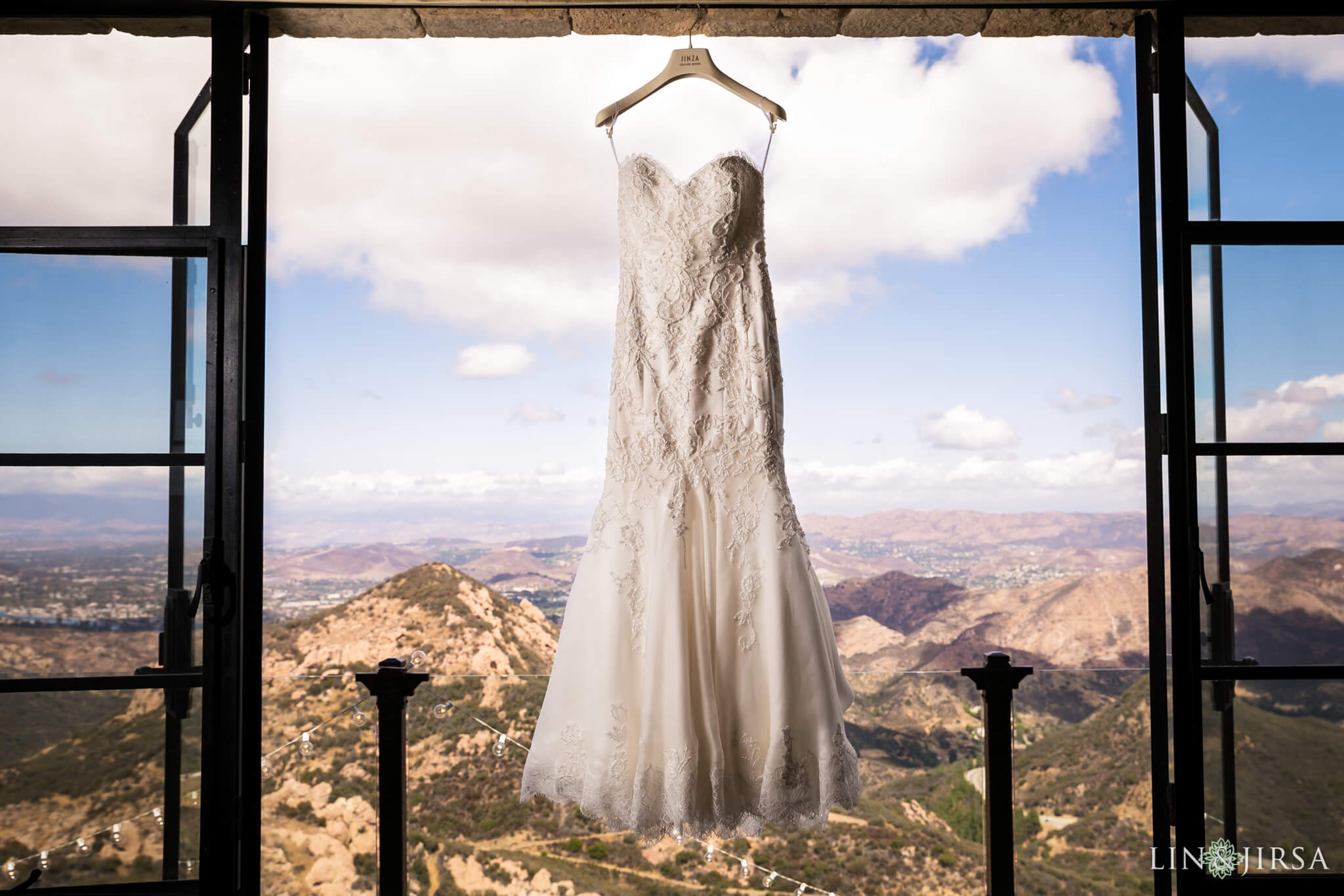 18 Examples of Stunning Wedding Dress Pictures - The Photo Argus